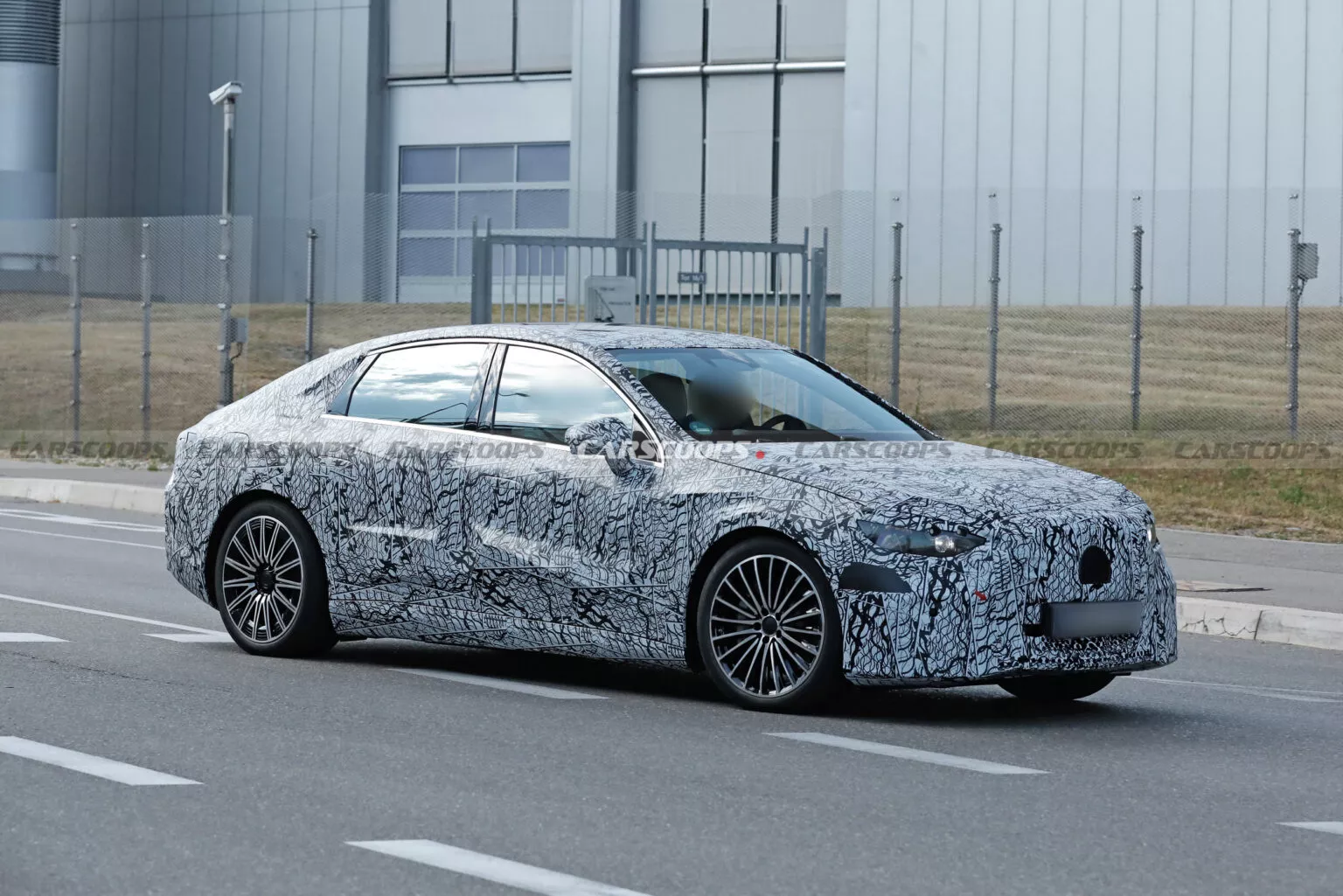 Mercedes Classe C elettrica: le nuove foto spia mostrano un abitacolo hi-tech | HDmotori.it